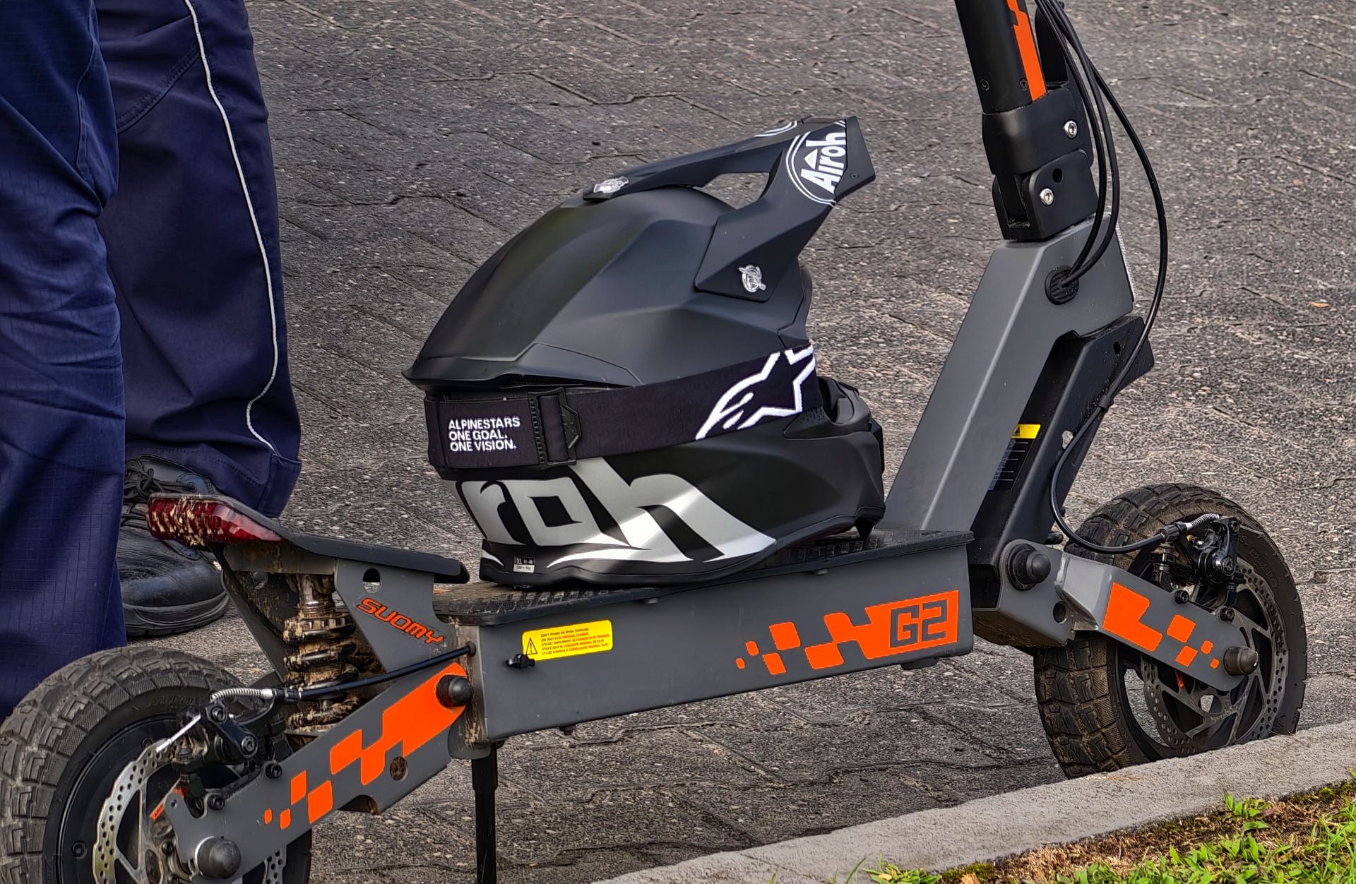 W 15-latka na hulajnodze wjechał samochód (ZDJĘCIA) - OSTROW24.tv - Ostrów Wielkopolski